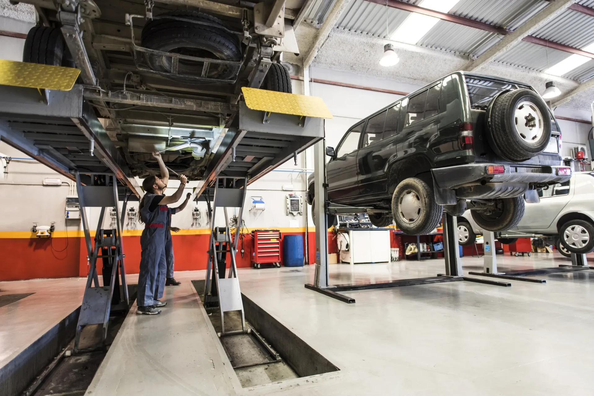What a Well-Equipped Fleet Maintenance Bay Looks Like in 2025 | STI SUPPLY